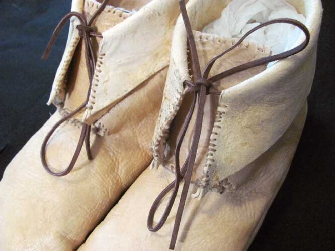 How to Make Your Own Moccasins – Mother Earth News